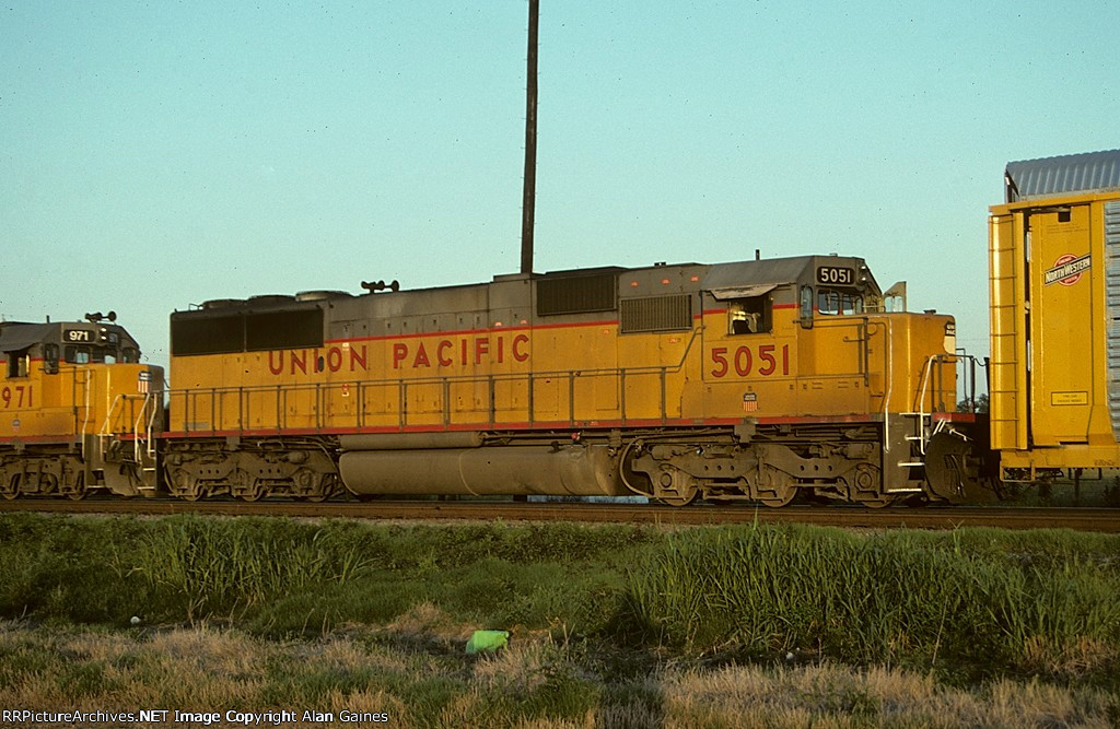 UP SD50 5051